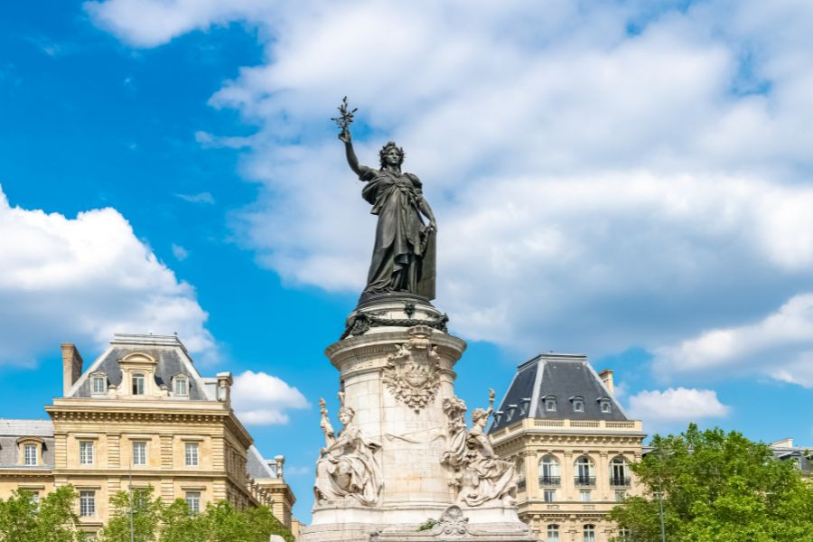 Chasse au trésor team building place de la République - Diverteo